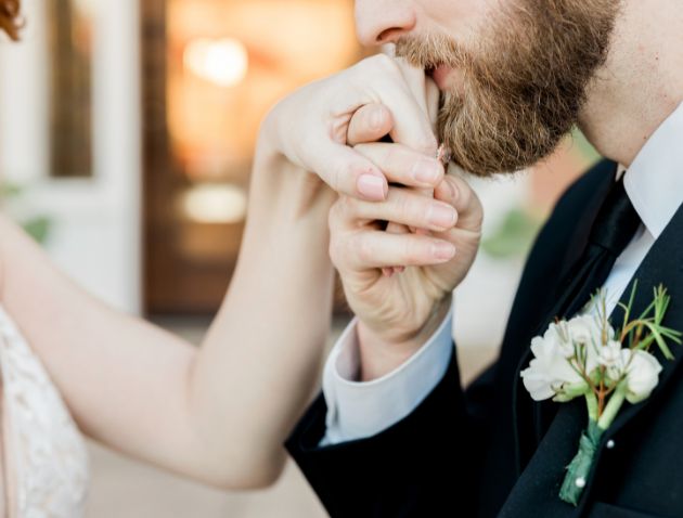 REGOLE DEL BON TON, IL GALATEO NON VA DIMENTICATO